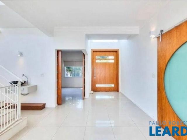 Casa Em Condomínio