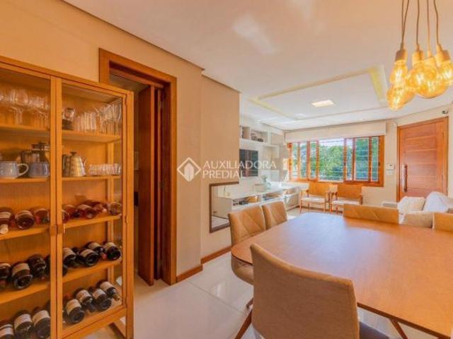 CASA EM CONDOMÍNIO