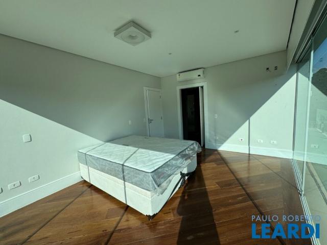 Casa Em Condomínio