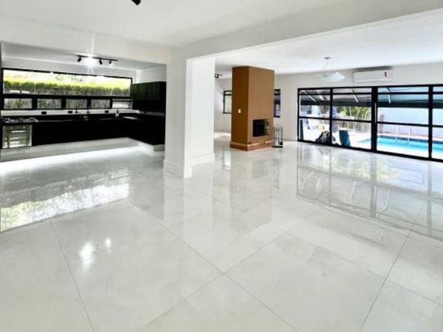 Casa Em Condomínio