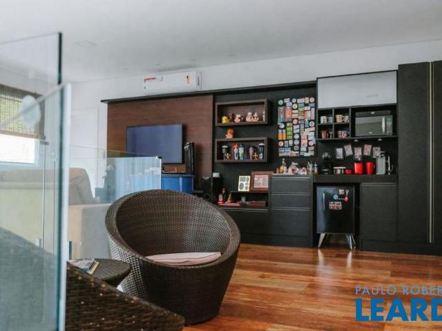 Casa Em Condomínio