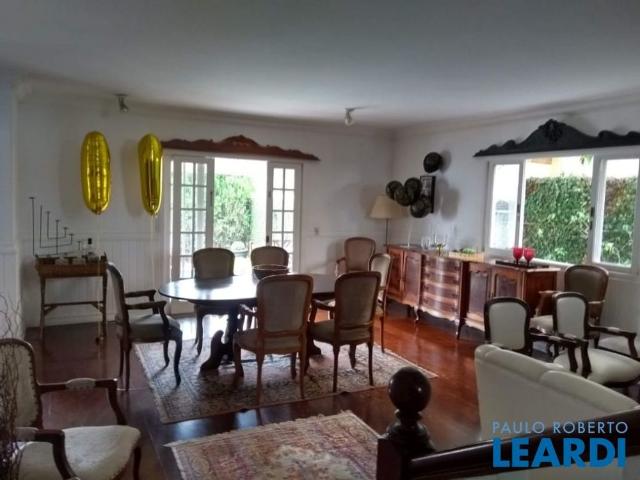 Casa Em Condomínio