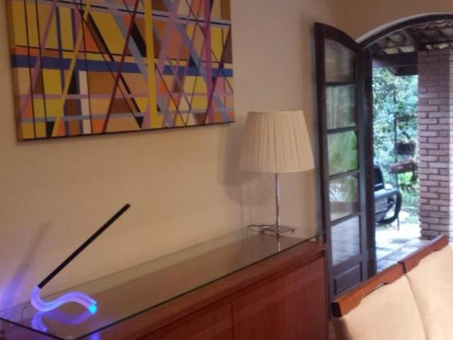 CASA EM CONDOMÍNIO COM MUITO LAZER E SOSSEGO