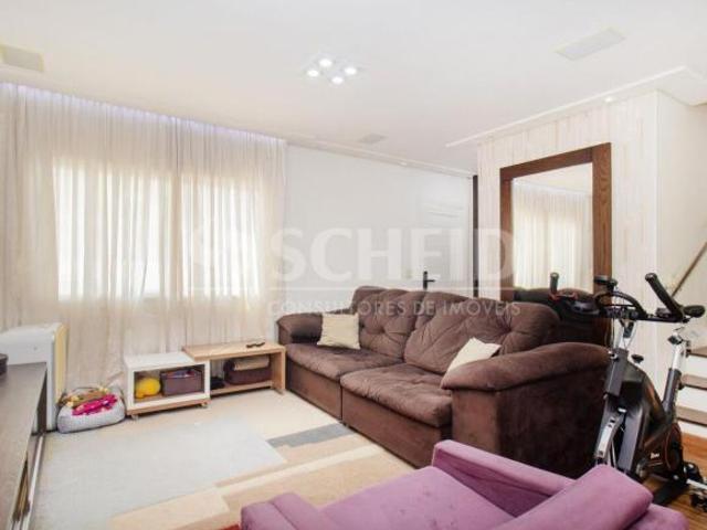 Casa em condomínio com ótima localização!