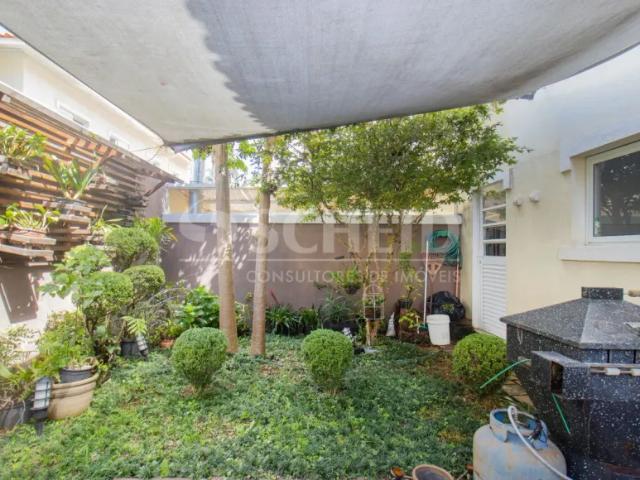 Casa em condomínio com ótima localização!