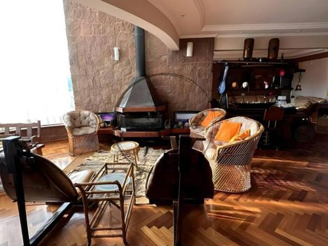 Casa em condomínio com acesso à represa em Joanópolis
