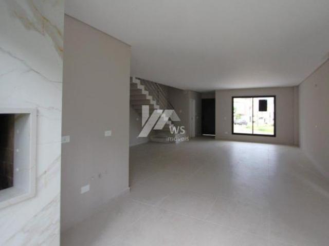 Casa em condomínio com amplo quintal!