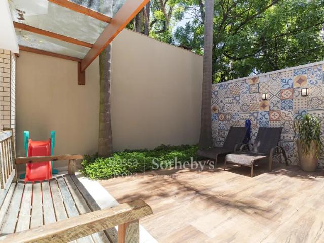 Casa em condomínio com área gourmet e planta bem distribuída