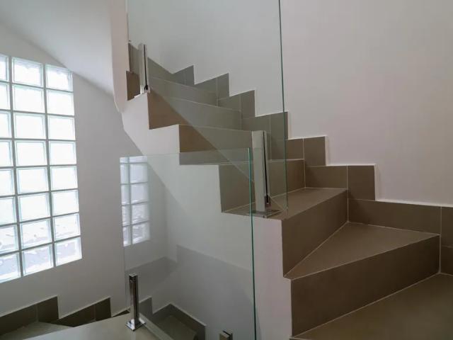 Casa em Condominio, com cobertura e quintal