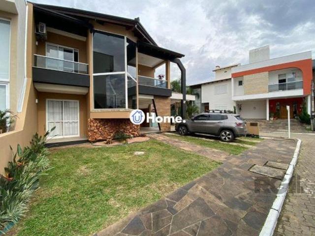 Casa em condominio com excelente padrão construtivo, possui 3 dormitórios, sendo