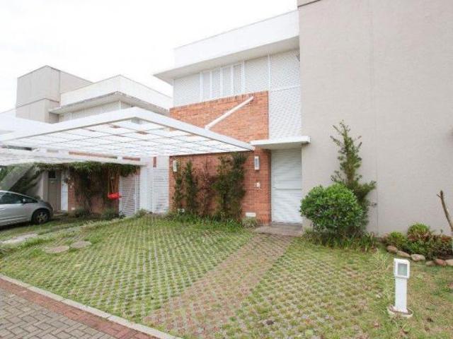 Casa em condomínio com infra completa !