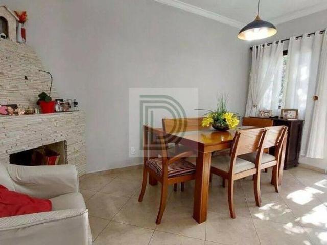 Casa em Condomínio com lareira e 3 dormitórios no miolo da Granja Viana