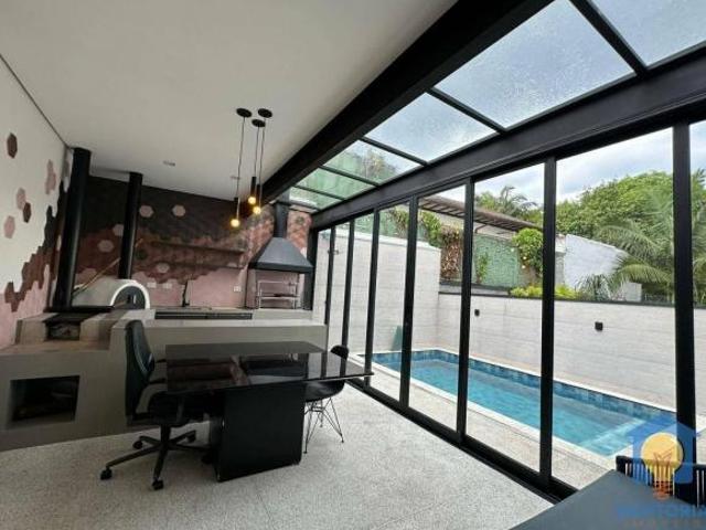 Casa em condominio, com lazer de clube, duas suites, na Granja Viana