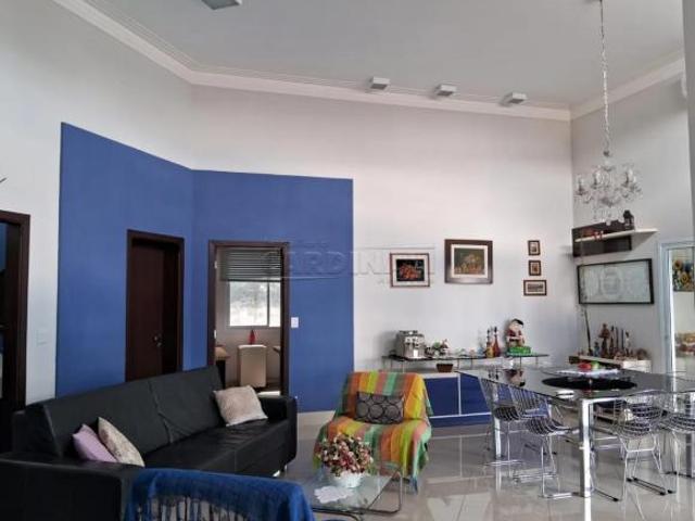 Casa em condomínio, com lindo acabamento, área de lazer completo