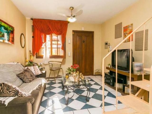 Casa em condomínio com piscina, 2 quartos, 1 vaga Camaquã, Porto Alegre/RS