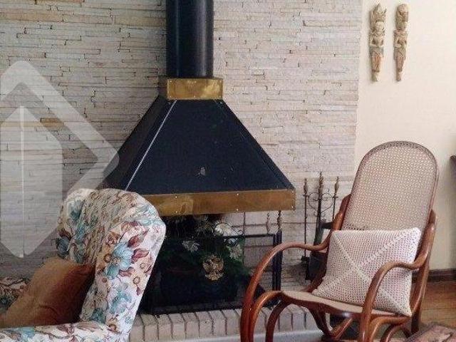 Casa em condomínio em Ipanema, com 4 dormitórios/quartos, piscina, lareira, churrasqueira