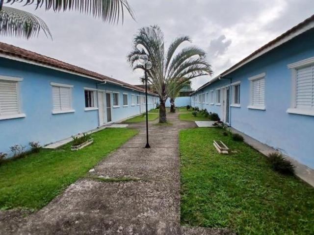 Casa em condomínio com piscina e 2 quartos em Itanhaém