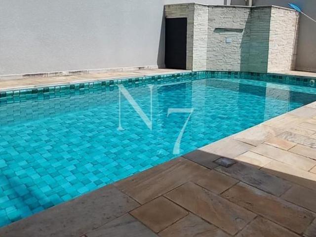 Casa em Condomínio com Piscina e Área Gourmet !