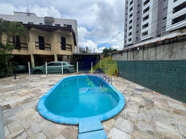 ? Casa em Condomínio com Piscina e Área Gourmet em Região Muito Procurada!