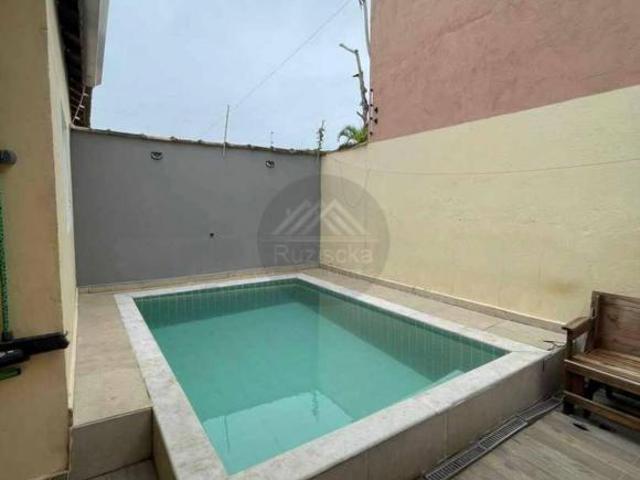 CASA EM CONDOMÍNIO COM PISCINA E CHURRASQUEIRA PRIVATIVA