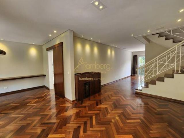 Casa em Condomínio com Piscina e espaço gourmet