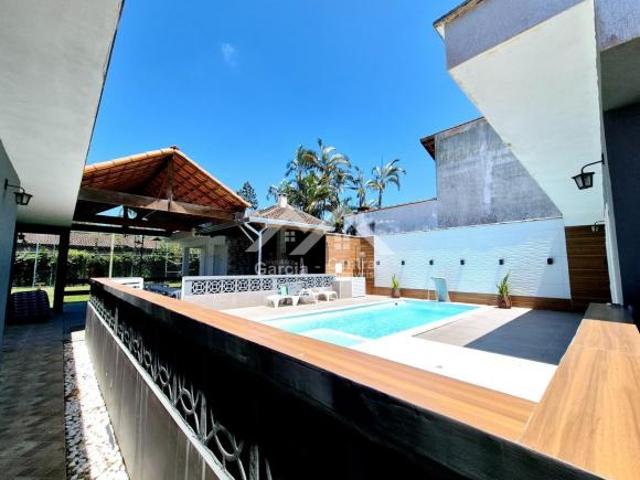 Casa em Condomínio com Piscina e Espaço Gourmet em Peruíbe