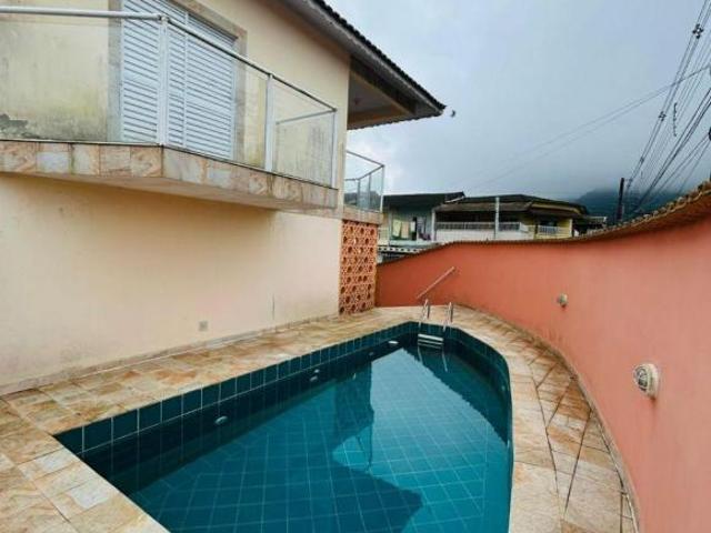 Casa em Condomínio com Piscina no Balneário Umuarama em Mongaguá – Aceita Financiamento Bancário