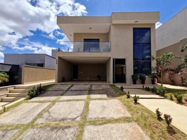 Casa em condomínio com quatro quartos
