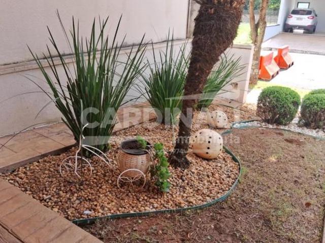 Casa em condomínio, com suíte e área gourmet