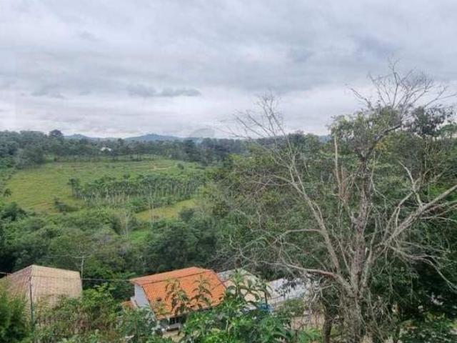 Casa em condomínio com tres dormitórios e linda vista das montanhas