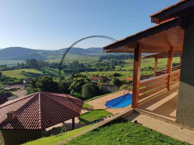 Casa em Condomínio com Vista Panorâmica, 4 Suítes e Terreno de 2.000 m²