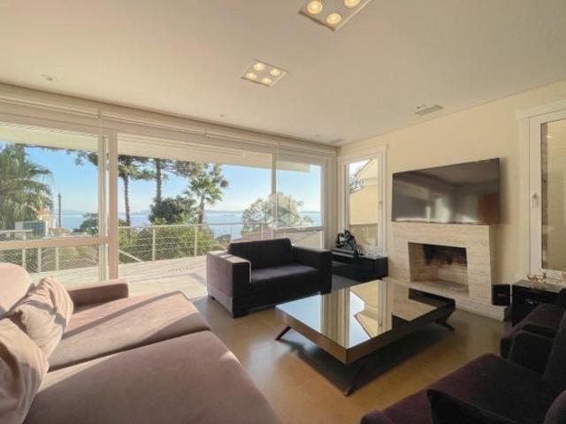 Casa em condomínio com vista para o Guaíba
