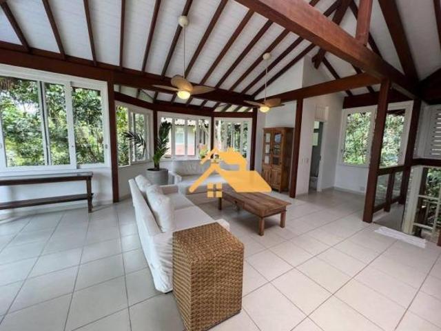 Casa em Condomínio com Vista para o Mar | 4 Suítes | Jacuzzi | Espaço Gourmet | Lazer Completo