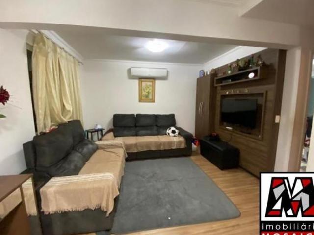 Casa em condomínio com 04 dormitórios, 03 vagas