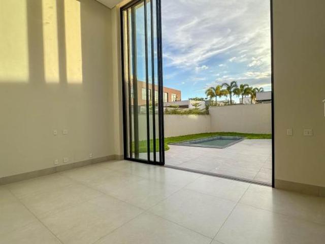 Casa em condomínio com 04 Suítes e 279m² à venda no Portal do Sol Green – Goiânia GO