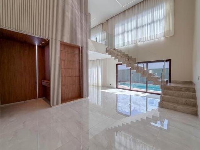 Casa em condomínio com 04 suítes e 400m² à venda no Portal do Sol Green Goiânia GO