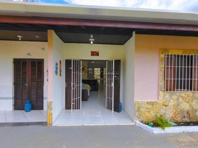Casa em condomínio com 02 dormitórios, com CHURRASQUEIRA e PISCINA!