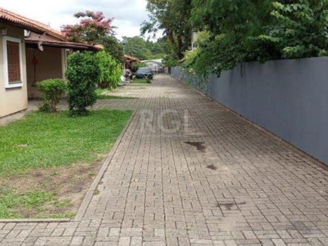 Casa em condomínio com 02 dormitórios