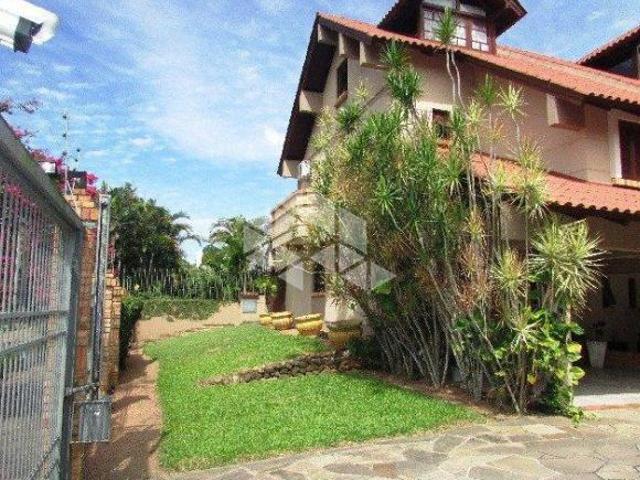 Casa em condomínio com 03 dormitórios, suite e 02 vagas no bairro Vila Assunção