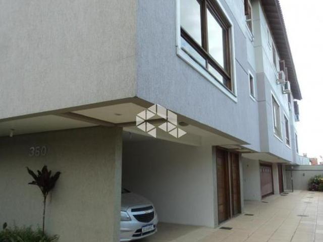 Casa em condomínio com 03 dormitórios, sendo 1 suíte e 02 vagas no Bairro Medianeira