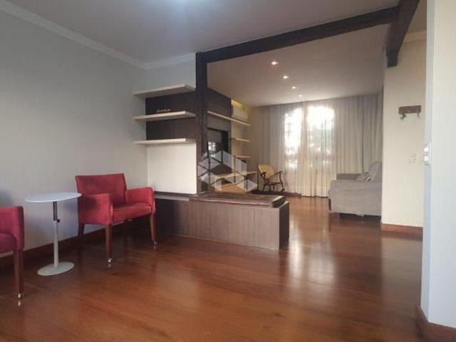 Casa em condomínio com 03 dormitórios, 320m², no bairro Cristal