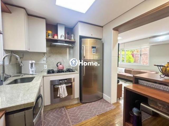 Casa em Condomínio com 03 quartos, 01 suíte e 02 vagas cobertas Teresópolis