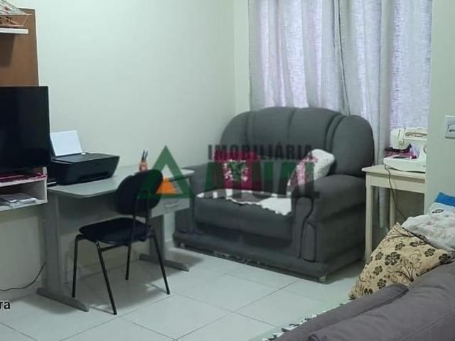 CASA EM CONDOMÍNIO COM 03 QUARTOS À VENDA NA REGIÃO CENTRAL DE CAMBÉ