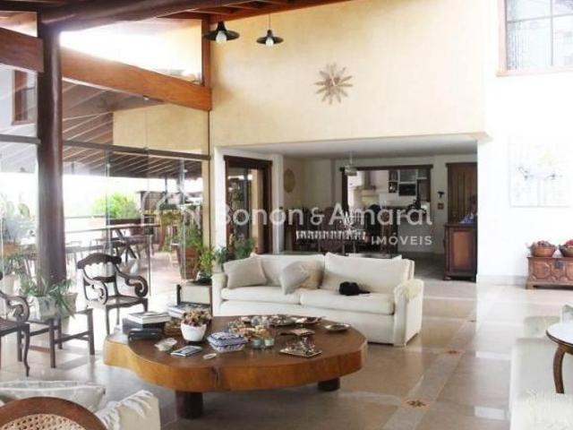 Casa em condomínio com 1000 m² e 7 quartos