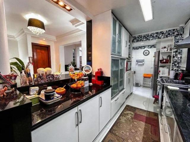 casa em condominio, com 1 suíte, 2 vagas, lareira, churrasqueira, infra completa