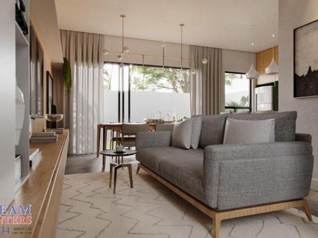 Casa em Condomínio, com 265m² com jardim, 3 suítes, 2 vagas de garagem