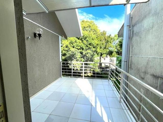 Casa em condomínio com 209 m² em terreno de 460 m² com 3 quartos e 3 vagas em Santa Felicidade