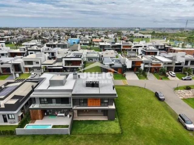 Casa em Condomínio com 210m², 4 dorm. no bairro Capão da Canoa em Capão da Canoa