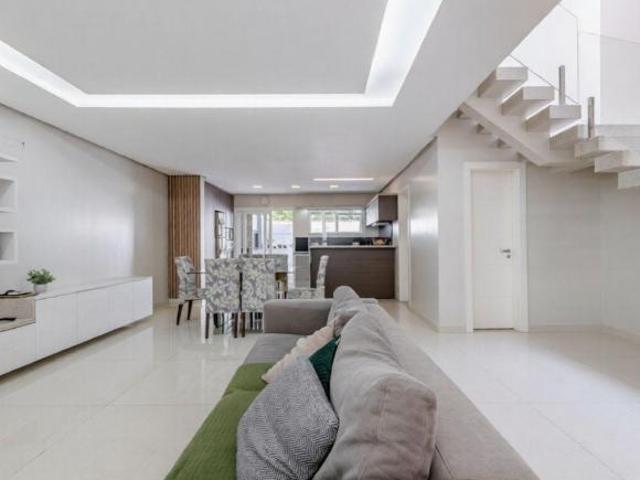 Casa em Condomínio com 228m² e 3 dormitórios, 1 suíte, 3 vagas no bairro Sarandi