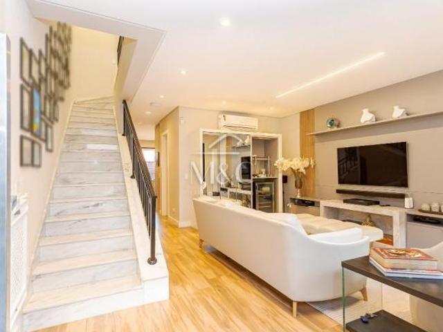 Casa em condomínio com 238.34 m², 3 quartos sendo